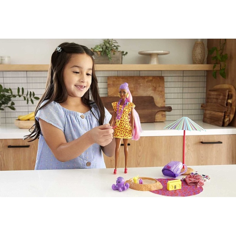 Barbie Ultimate Color Reveal Foam Doll - Strawberry Scent 25 Surprises ...